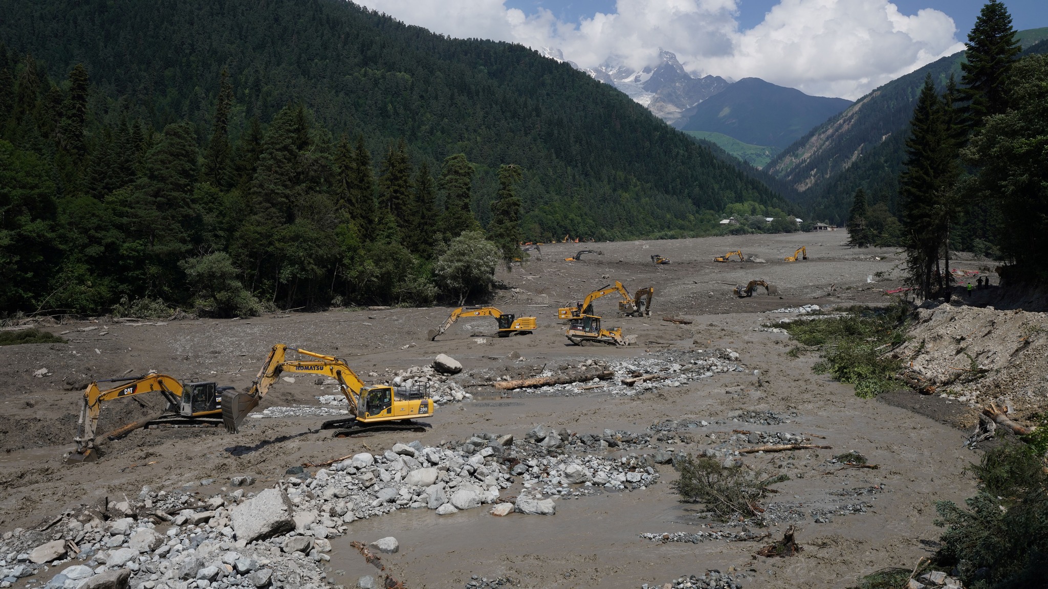 Businesses Rally to Support Shovi Landslide Victims - Business - CBW